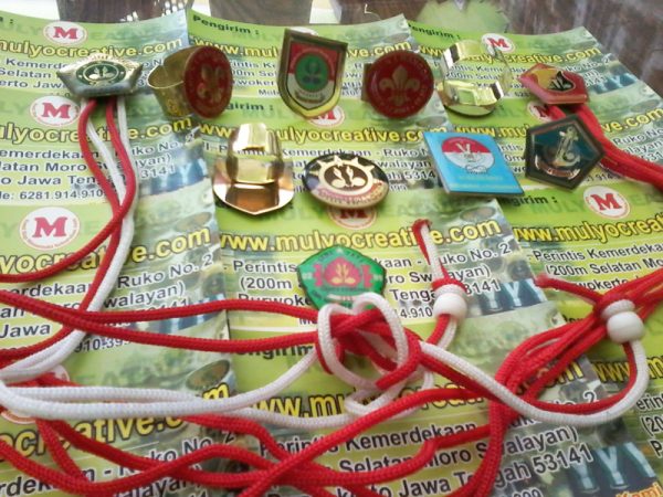 Atribut Pramuka, Lencana Pramuka – pesan name tag lencana pin plakat ...