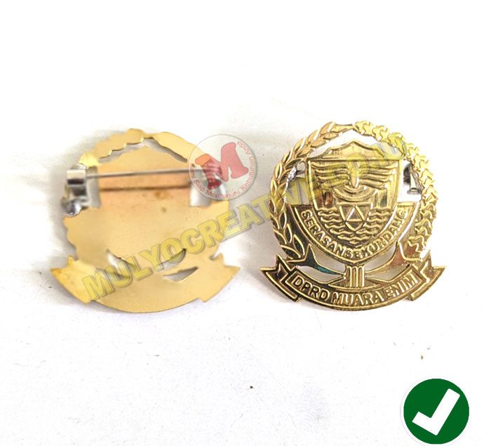 Lencana DPRD Muara Enim Pengait Peniti Pin DPRD Bahan Logam Kuningan ...